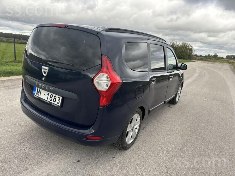 Blue Dacia Lodgy 2017 in Riga, with an engine capacity of 1.60 L and mileage of 255 thousand km for 5499 €, photo 5 on AUTOMOTO.COM.LV
