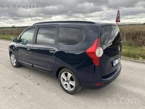 Blue Dacia Lodgy 2017 in Riga, with an engine capacity of 1.60 L and mileage of 255 thousand km for 5499 €, photo 6 on AUTOMOTO.COM.LV