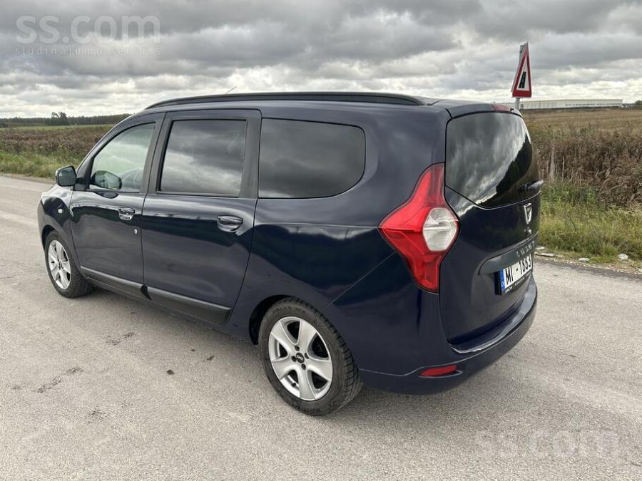 Blue Dacia Lodgy 2017 in Riga, with an engine capacity of 1.60 L and mileage of 255 thousand km for 5499 €, photo 6 on AUTOMOTO.COM.LV