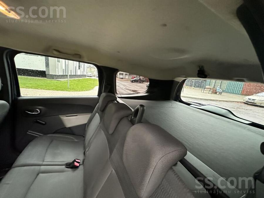 Blue Dacia Lodgy 2017 in Riga, with an engine capacity of 1.60 L and mileage of 255 thousand km for 5499 €, photo 8 on AUTOMOTO.COM.LV