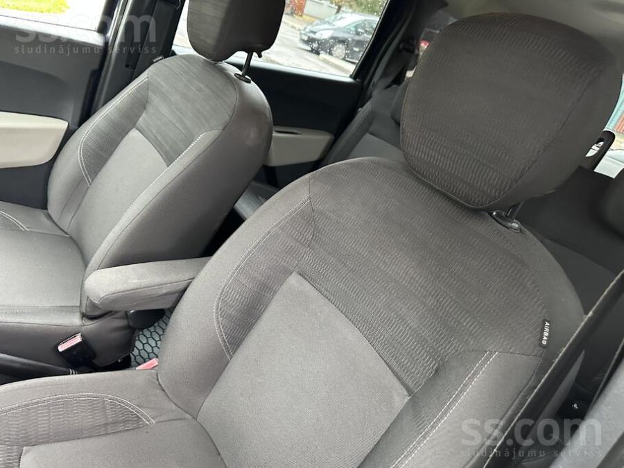 Blue Dacia Lodgy 2017 in Riga, with an engine capacity of 1.60 L and mileage of 255 thousand km for 5499 €, photo 11 on AUTOMOTO.COM.LV