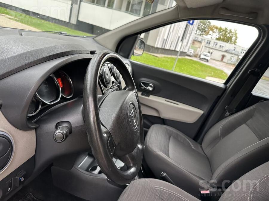 Blue Dacia Lodgy 2017 in Riga, with an engine capacity of 1.60 L and mileage of 255 thousand km for 5499 €, photo 13 on AUTOMOTO.COM.LV