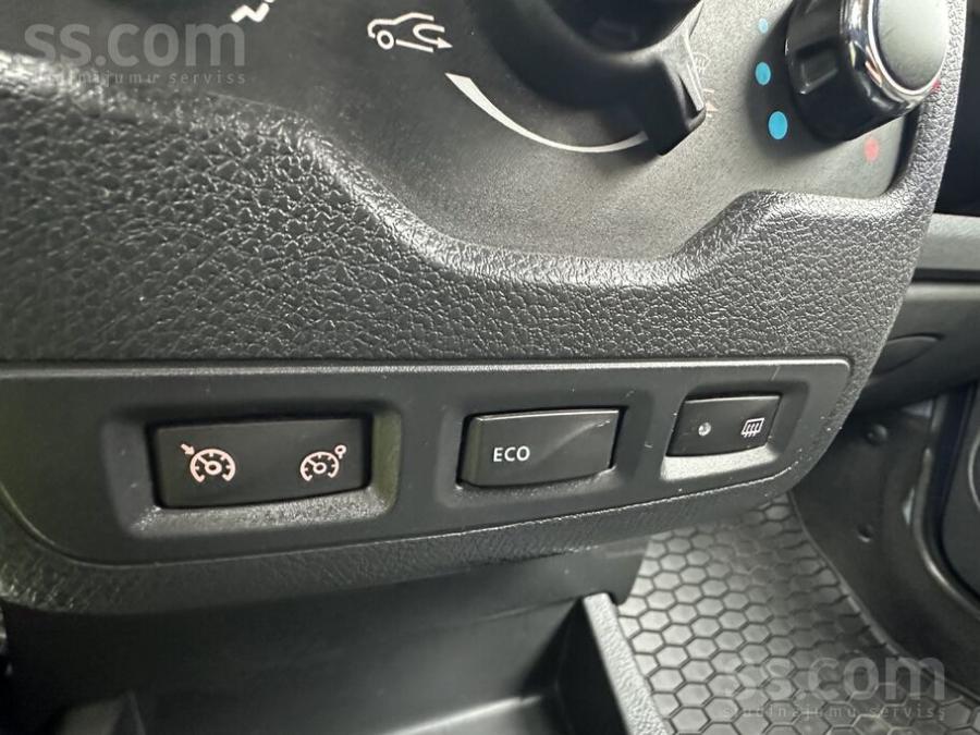 Blue Dacia Lodgy 2017 in Riga, with an engine capacity of 1.60 L and mileage of 255 thousand km for 5499 €, photo 16 on AUTOMOTO.COM.LV