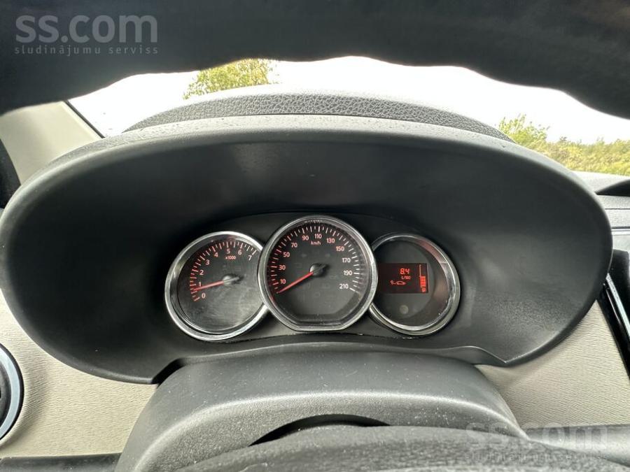 Blue Dacia Lodgy 2017 in Riga, with an engine capacity of 1.60 L and mileage of 255 thousand km for 5499 €, photo 18 on AUTOMOTO.COM.LV