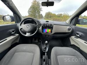 Blue Dacia Lodgy 2017 in Riga, with an engine capacity of 1.60 L and mileage of 255 thousand km for 5499 €, photo 19 on AUTOMOTO.COM.LV