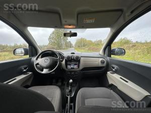 Blue Dacia Lodgy 2017 in Riga, with an engine capacity of 1.60 L and mileage of 255 thousand km for 5499 €, photo 21 on AUTOMOTO.COM.LV