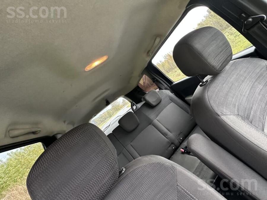 Blue Dacia Lodgy 2017 in Riga, with an engine capacity of 1.60 L and mileage of 255 thousand km for 5499 €, photo 22 on AUTOMOTO.COM.LV