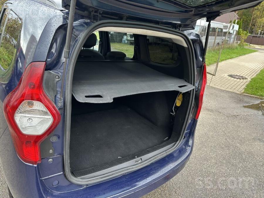 Blue Dacia Lodgy 2017 in Riga, with an engine capacity of 1.60 L and mileage of 255 thousand km for 5499 €, photo 25 on AUTOMOTO.COM.LV