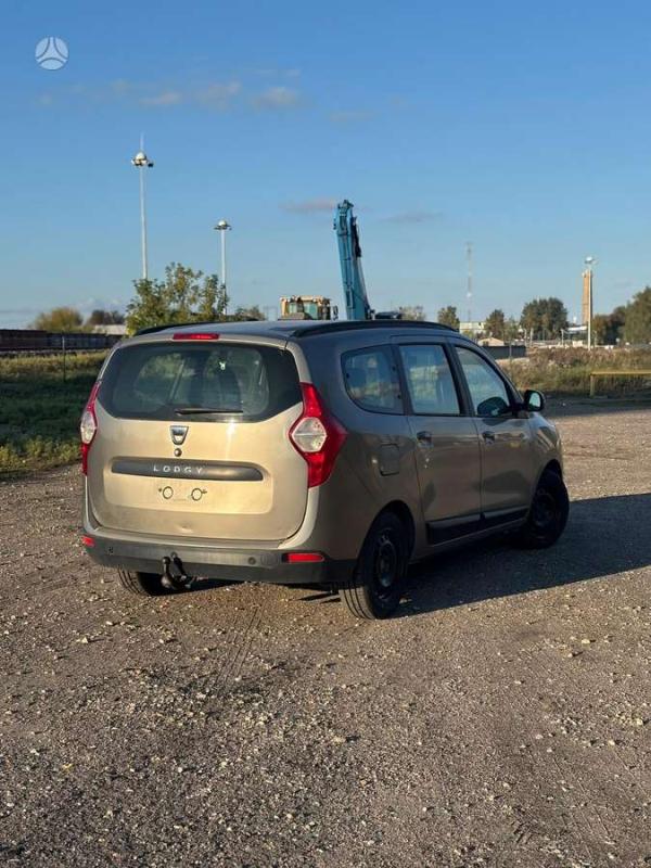 Brown Dacia Lodgy 2014 in Marijampole, with an engine capacity of 1.50 L and mileage of 287 thousand km for 2950 €, photo 4 on AUTOMOTO.COM.LV