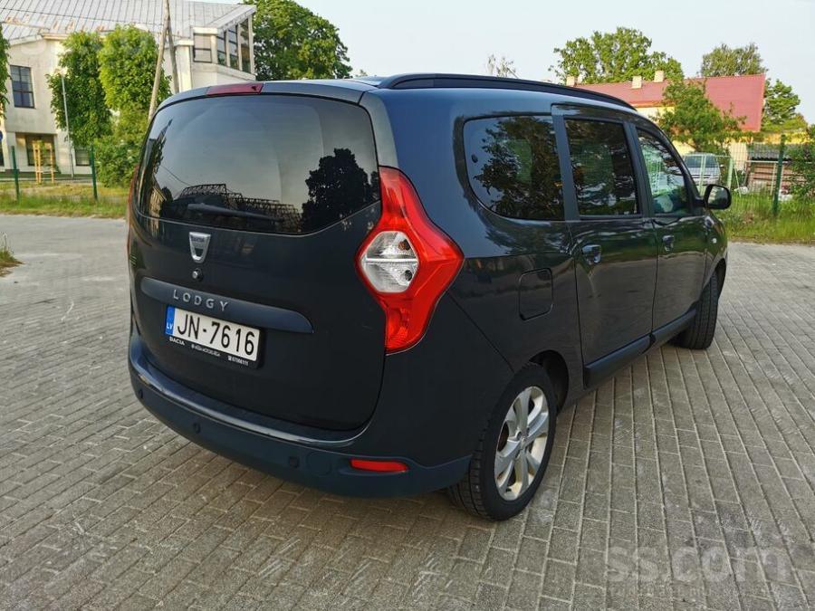 Grey Dacia Lodgy 2014 in Riga, with an engine capacity of 1.50 L and mileage of 159 thousand km for 4500 €, photo 3 on AUTOMOTO.COM.LV