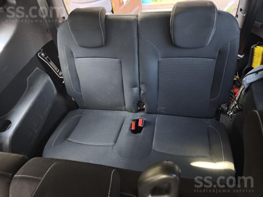 Grey Dacia Lodgy 2017 in Riga, with an engine capacity of 1.40 L and mileage of 135 thousand km for 6000 €, photo 13 on AUTOMOTO.COM.LV