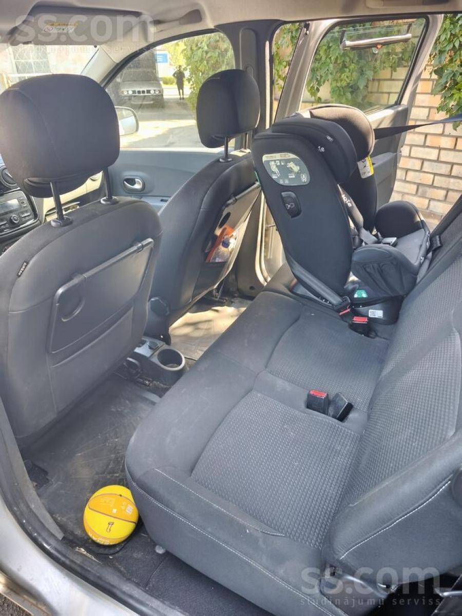 Grey Dacia Lodgy 2017 in Riga, with an engine capacity of 1.40 L and mileage of 135 thousand km for 6000 €, photo 14 on AUTOMOTO.COM.LV