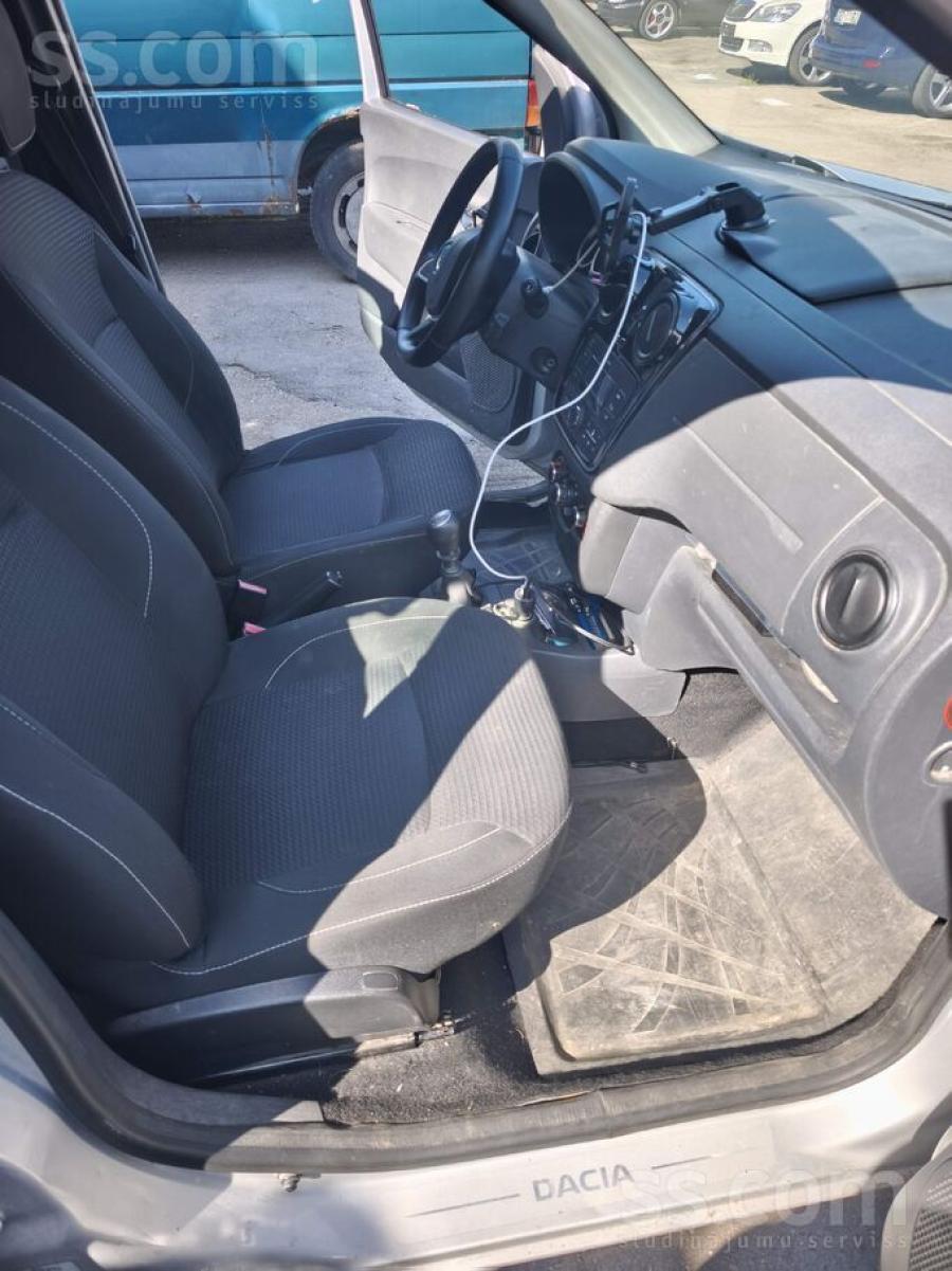 Grey Dacia Lodgy 2017 in Riga, with an engine capacity of 1.40 L and mileage of 135 thousand km for 6000 €, photo 15 on AUTOMOTO.COM.LV