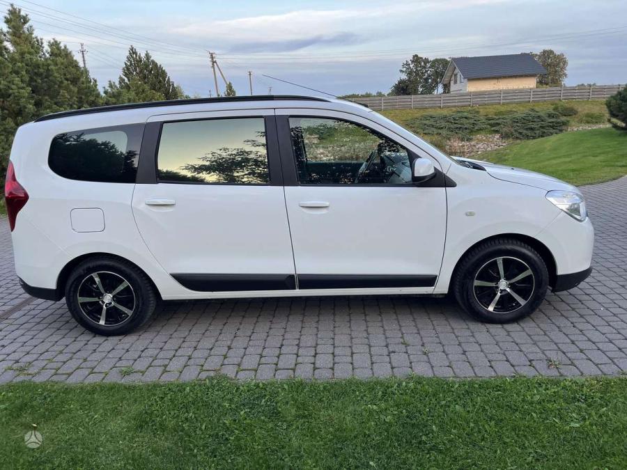 White Dacia Lodgy 2014 in Marijampole, with an engine capacity of 1.60 L and mileage of 180 thousand km for 4200 €, photo 7 on AUTOMOTO.COM.LV