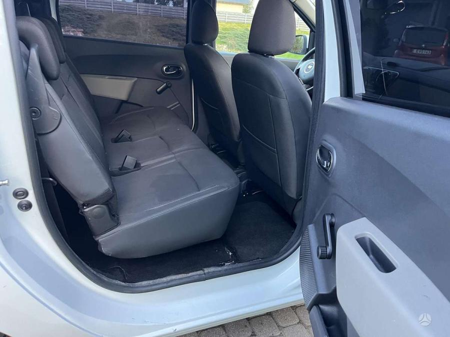 White Dacia Lodgy 2014 in Marijampole, with an engine capacity of 1.60 L and mileage of 180 thousand km for 4200 €, photo 9 on AUTOMOTO.COM.LV