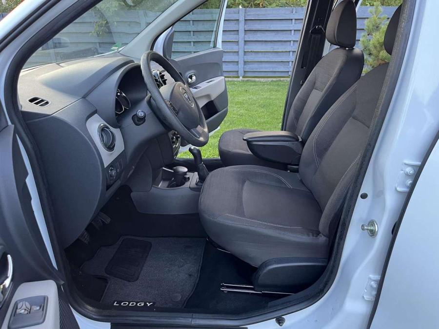 White Dacia Lodgy 2014 in Marijampole, with an engine capacity of 1.60 L and mileage of 180 thousand km for 4200 €, photo 13 on AUTOMOTO.COM.LV