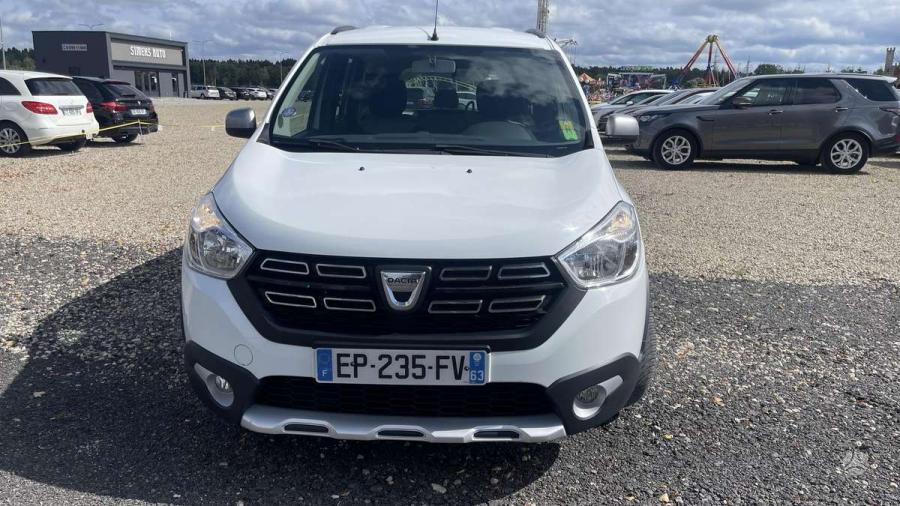 Balts Dacia Lodgy 2017 Tauragė, ar dzinēja tilpumu 1.20 L un nobraukumu 143 tūkst. km par 3900 €, foto 1 vietnē AUTOMOTO.COM.LV