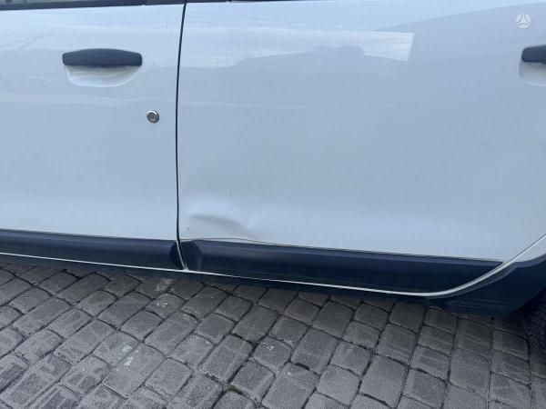 White Dacia Lodgy 2018 in Taurage, with an engine capacity of 1.20 L and mileage of 141 thousand km for 4300 €, photo 9 on AUTOMOTO.COM.LV