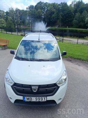 Белый Дачия Лоджи 2019 в Валмиера, объемом двигателя 1.60 л и пробегом 141 тыс. км за 6200 €, фото 3 на AUTOMOTO.COM.LV