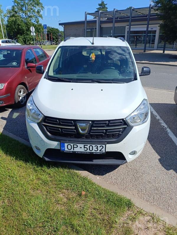 White Dacia Lodgy 2019 in Valmiera, with an engine capacity of 1.60 L and mileage of 142 thousand km for 5500 €, photo 2 on AUTOMOTO.COM.LV