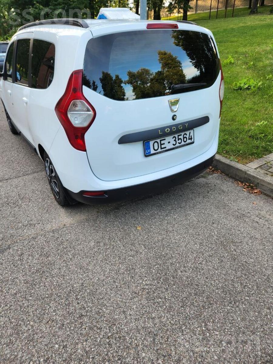White Dacia Lodgy 2014 in Daugavpils, with an engine capacity of 1.20 L and mileage of 108 thousand km for 2500 €, photo 6 on AUTOMOTO.COM.LV