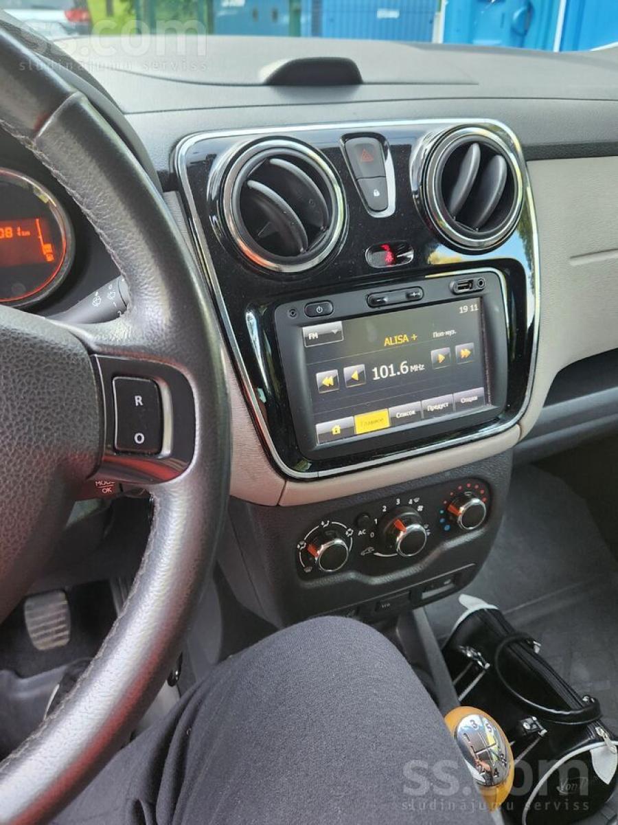 White Dacia Lodgy 2014 in Daugavpils, with an engine capacity of 1.20 L and mileage of 108 thousand km for 2500 €, photo 8 on AUTOMOTO.COM.LV
