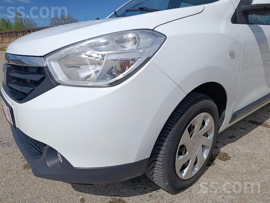 White Dacia Lodgy 2015 in Saldus, with an engine capacity of 1.20 L and mileage of 157 thousand km for 3450 €, photo 8 on AUTOMOTO.COM.LV