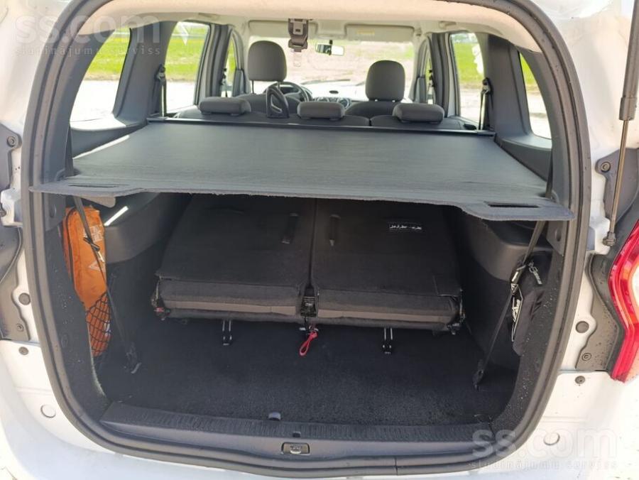 White Dacia Lodgy 2015 in Saldus, with an engine capacity of 1.20 L and mileage of 157 thousand km for 3450 €, photo 13 on AUTOMOTO.COM.LV
