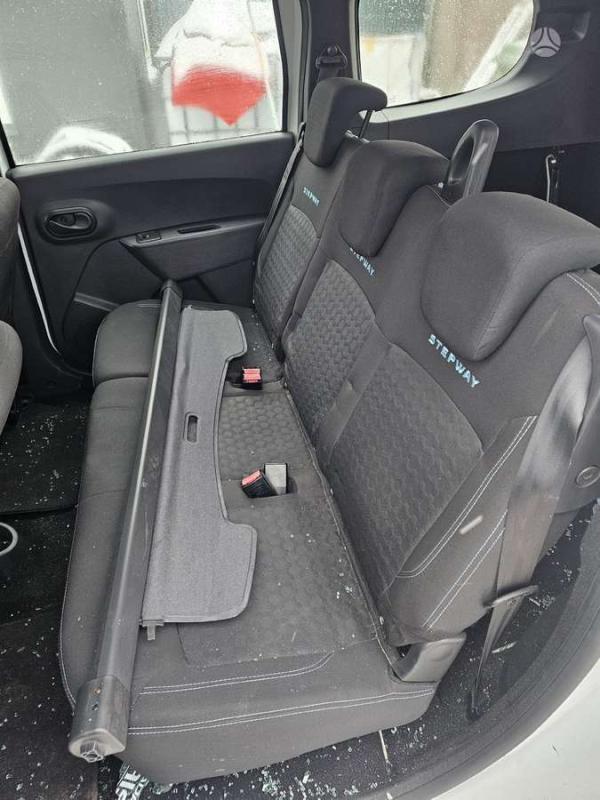 White Dacia Lodgy 2016 in Kaunas, with an engine capacity of 1.20 L and mileage of 141 thousand km for 2750 €, photo 11 on AUTOMOTO.COM.LV