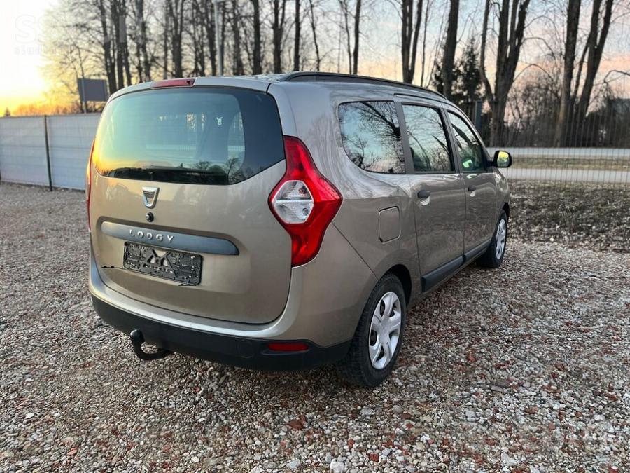 Yellow Dacia Lodgy 2015 in Cesis, with an engine capacity of 1.20 L and mileage of 84 thousand km for 4900 €, photo 5 on AUTOMOTO.COM.LV