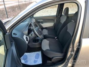 Yellow Dacia Lodgy 2015 in Cesis, with an engine capacity of 1.20 L and mileage of 84 thousand km for 4900 €, photo 7 on AUTOMOTO.COM.LV