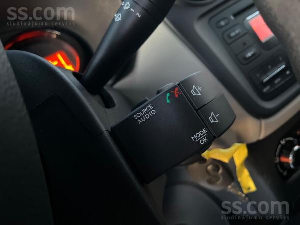 Желтый Дачия Лоджи 2015 в Цесис, объемом двигателя 1.20 л и пробегом 84 тыс. км за 4900 €, фото 8 на AUTOMOTO.COM.LV