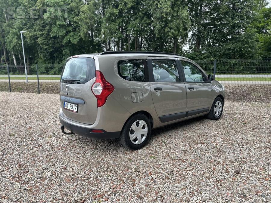 Yellow Dacia Lodgy 2015 in Cesis, with an engine capacity of 1.20 L and mileage of 0 thousand km for 5200 €, photo 4 on AUTOMOTO.COM.LV