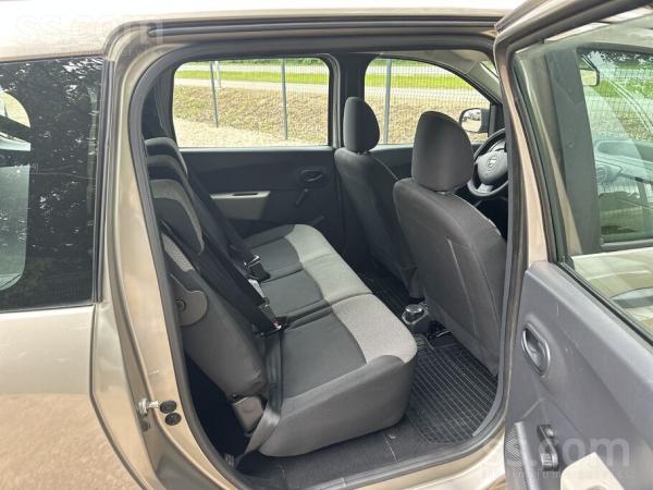 Yellow Dacia Lodgy 2015 in Cesis, with an engine capacity of 1.20 L and mileage of 0 thousand km for 5200 €, photo 7 on AUTOMOTO.COM.LV