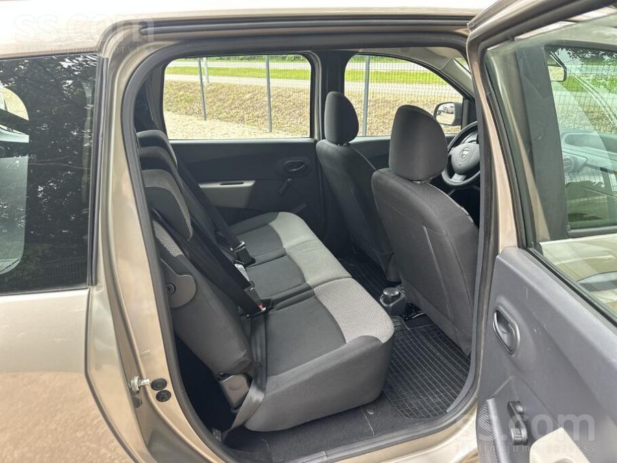 Yellow Dacia Lodgy 2015 in Cesis, with an engine capacity of 1.20 L and mileage of 0 thousand km for 5200 €, photo 8 on AUTOMOTO.COM.LV