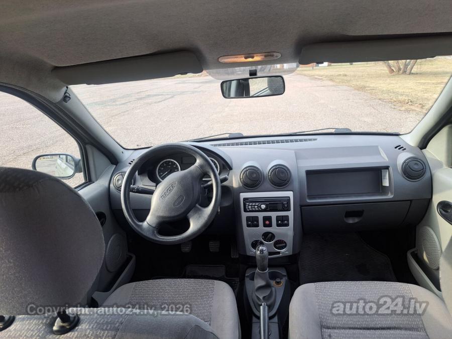 Beige Dacia Logan 2007 in Tallinn, with an engine capacity of 1.40 L and mileage of 131 thousand km for 1200 €, photo 6 on AUTOMOTO.COM.LV