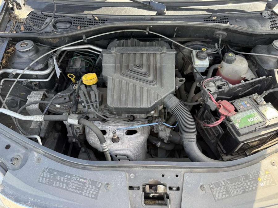 Black Dacia Logan 2012 in Marijampole, with an engine capacity of 1.60 L and mileage of 135 thousand km for 2999 €, photo 15 on AUTOMOTO.COM.LV
