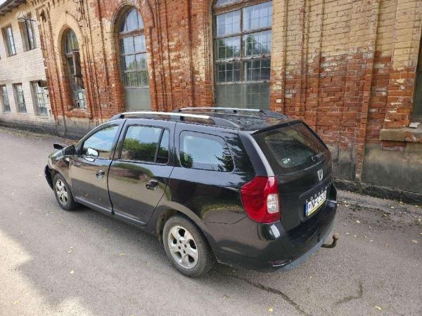 Dacia Logan 2016 in Kaunas on AUTOMOTO.COM.LV Black Dacia Logan 2016 in Kaunas, with an engine capacity of 0.90 L and mileage of 208 thousand km for 2200 €, photo 5 on AUTOMOTO.COM.LV