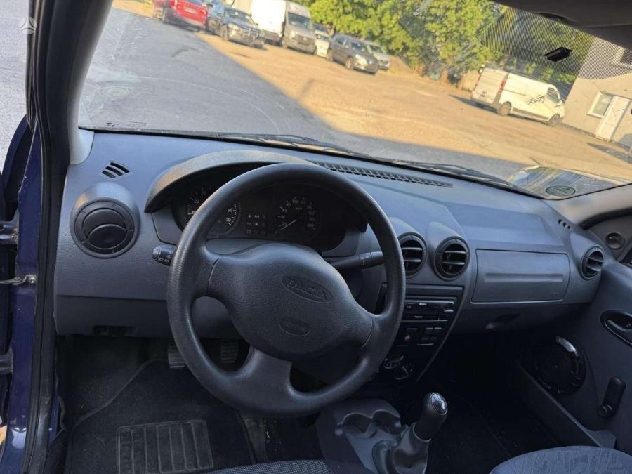Blue Dacia Logan 2009 in Panevezys, with an engine capacity of 1.40 L and mileage of 137 thousand km for 1250 €, photo 8 on AUTOMOTO.COM.LV