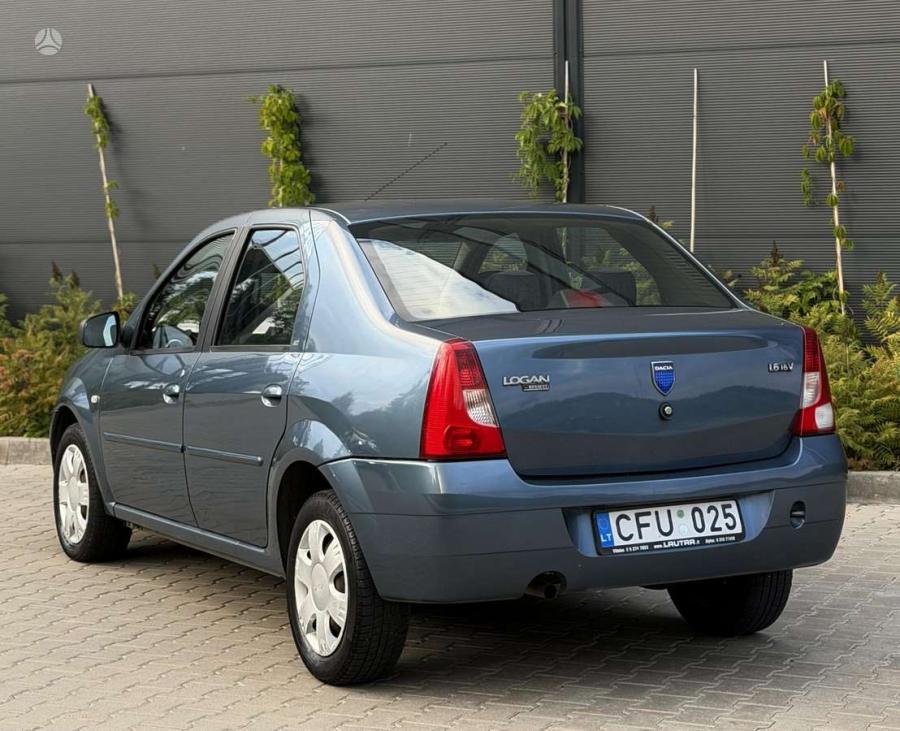 Zils Dacia Logan 2007 Viļņa, ar dzinēja tilpumu 1.60 L un nobraukumu 197 tūkst. km par 1490 €, foto 4 vietnē AUTOMOTO.COM.LV