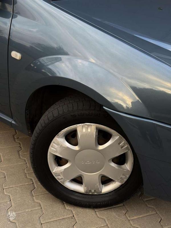 Zils Dacia Logan 2007 Viļņa, ar dzinēja tilpumu 1.60 L un nobraukumu 197 tūkst. km par 1490 €, foto 7 vietnē AUTOMOTO.COM.LV