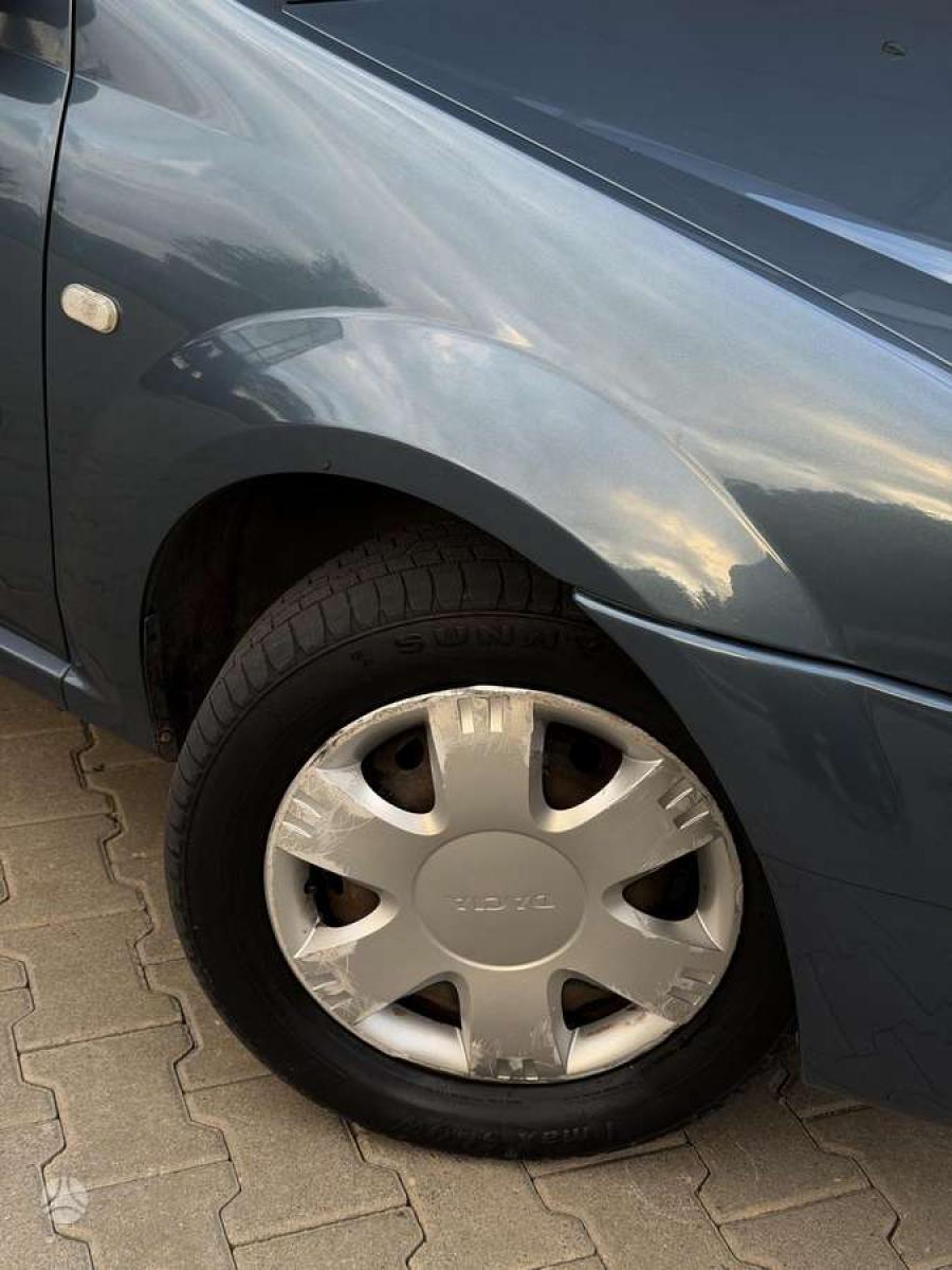 Zils Dacia Logan 2007 Viļņa, ar dzinēja tilpumu 1.60 L un nobraukumu 197 tūkst. km par 1490 €, foto 8 vietnē AUTOMOTO.COM.LV