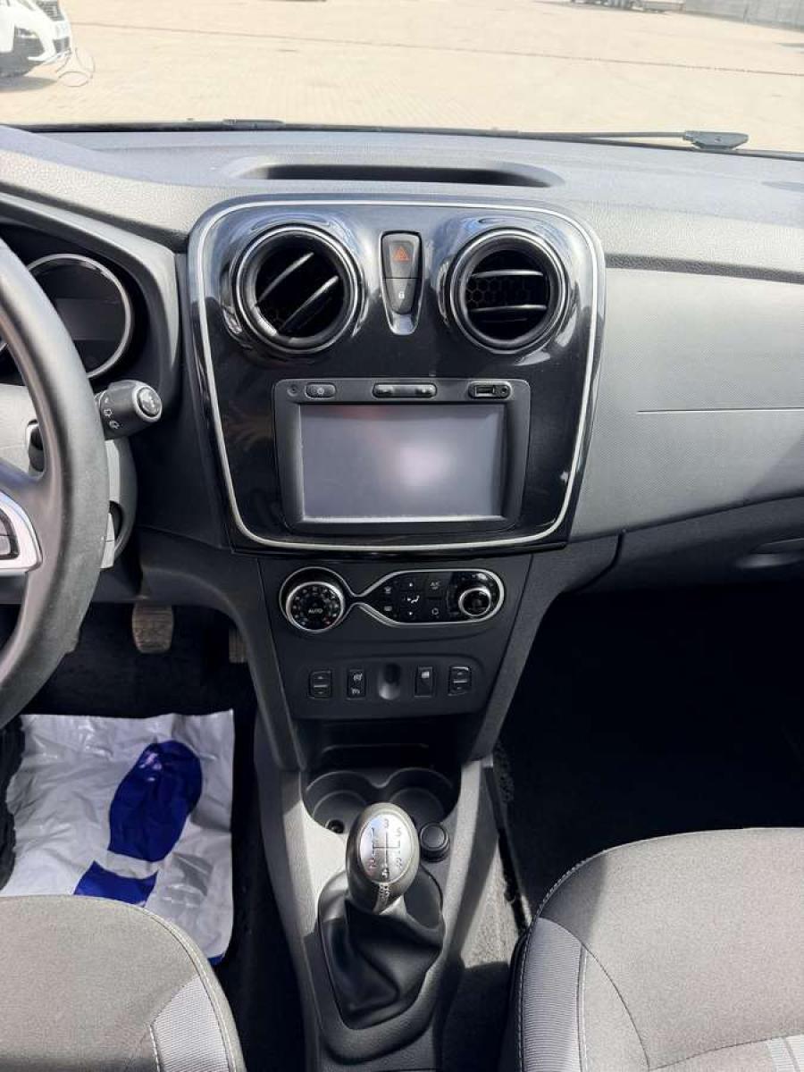 Brown Dacia Logan 2018 in Taurage, with an engine capacity of 0.90 L and mileage of 175 thousand km for 5999 €, photo 18 on AUTOMOTO.COM.LV