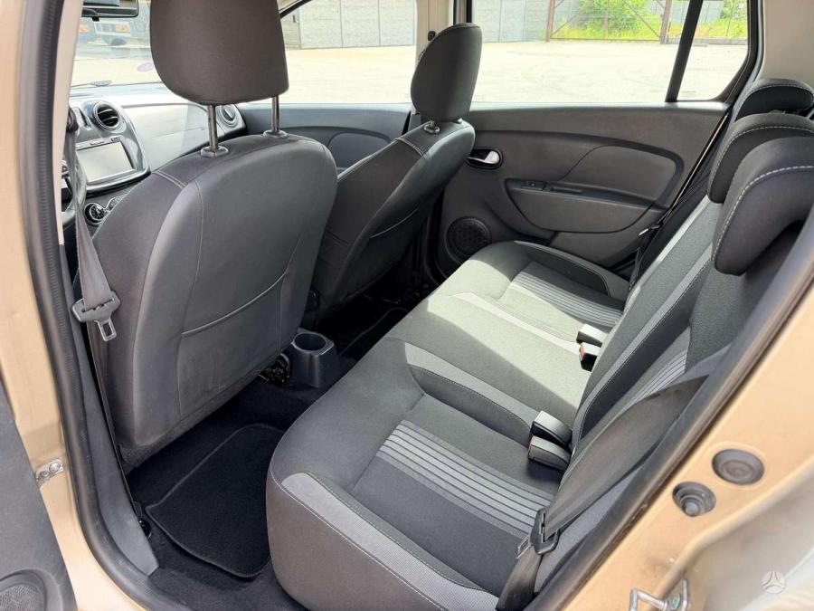 Brown Dacia Logan 2018 in Taurage, with an engine capacity of 0.90 L and mileage of 175 thousand km for 5999 €, photo 26 on AUTOMOTO.COM.LV