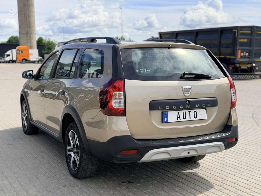 Brown Dacia Logan 2018 in Taurage, with an engine capacity of 0.90 L and mileage of 175 thousand km for 5999 €, photo 7 on AUTOMOTO.COM.LV