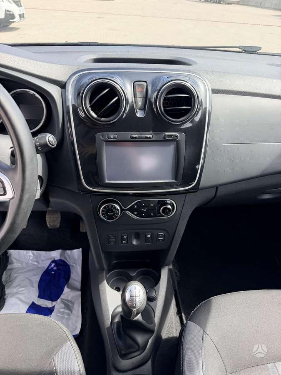 Brown Dacia Logan 2018 in Taurage, with an engine capacity of 0.90 L and mileage of 175 thousand km for 5499 €, photo 18 on AUTOMOTO.COM.LV