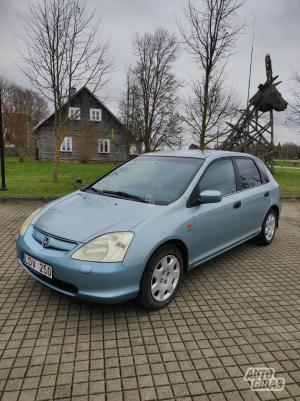 Green Dacia Logan 2012 in Siauliai, with an engine capacity of 1.60 L and mileage of 256 thousand km for 1400 €, photo 2 on AUTOMOTO.COM.LV