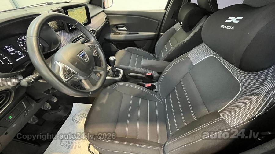 Grey Dacia Logan 2021 in Narva, with an engine capacity of 1.00 L and mileage of 38 thousand km for 10990 €, photo 6 on AUTOMOTO.COM.LV
