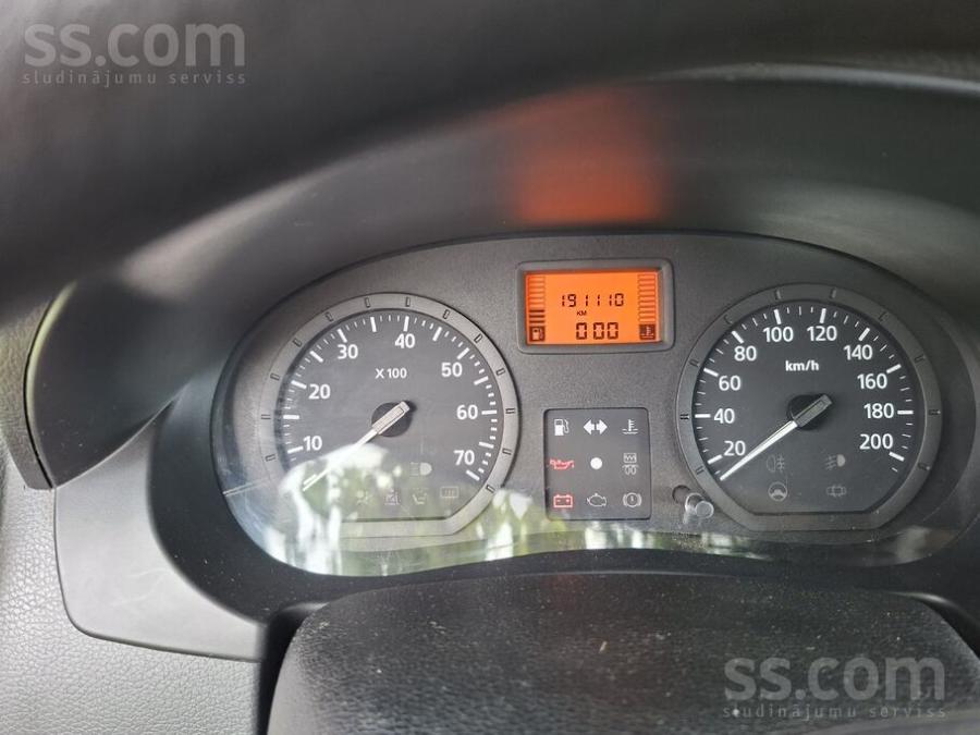 Red Dacia Logan 2006 in Balvi, with an engine capacity of 1.40 L and mileage of 191 thousand km for 930 €, photo 8 on AUTOMOTO.COM.LV