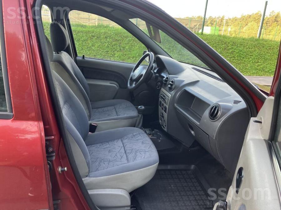 Red Dacia Logan 2006 in Jelgava, with an engine capacity of 1.40 L and mileage of 185 thousand km for 995 €, photo 9 on AUTOMOTO.COM.LV